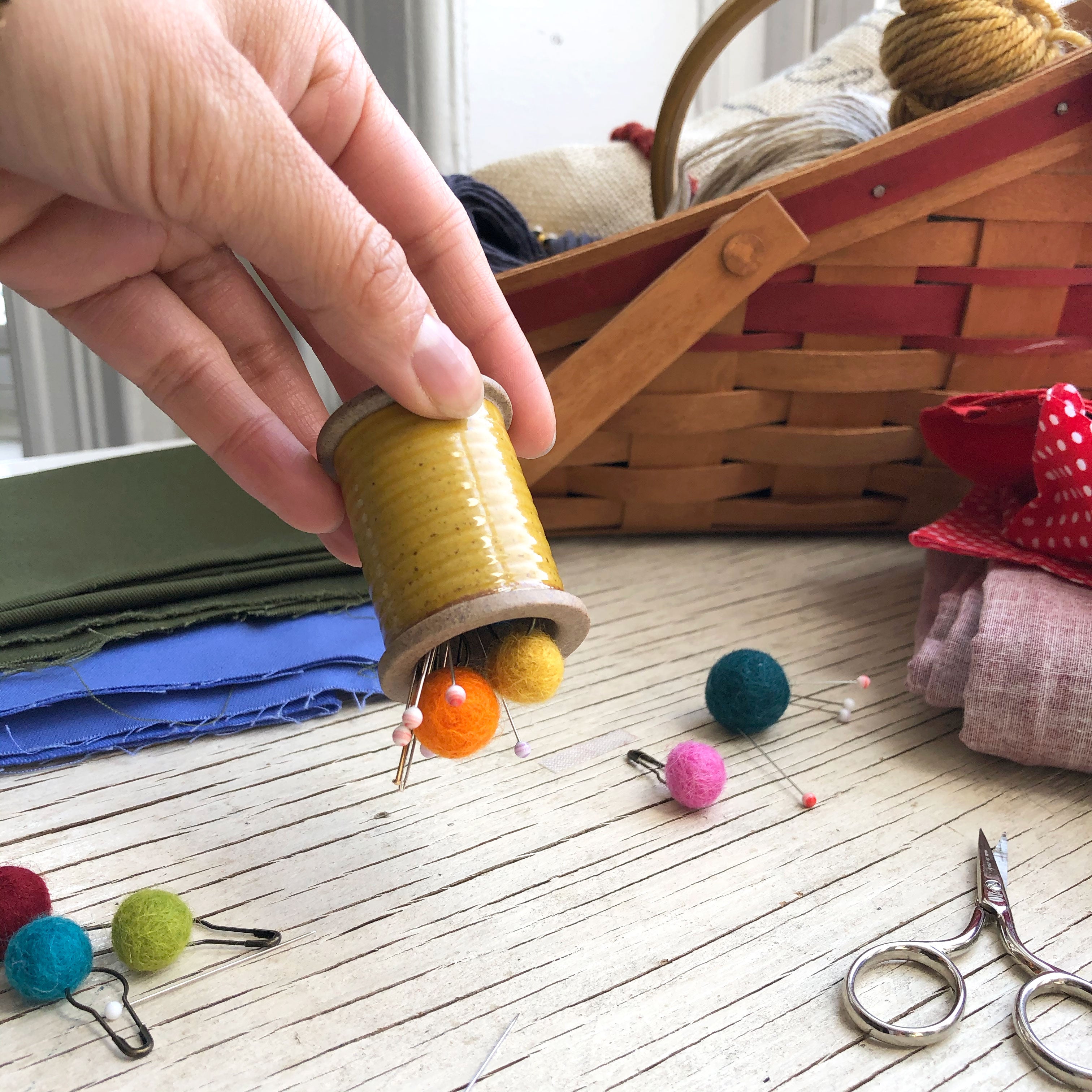 Magnetic Spool Pin Holder, Yellow – Brooklyn Haberdashery